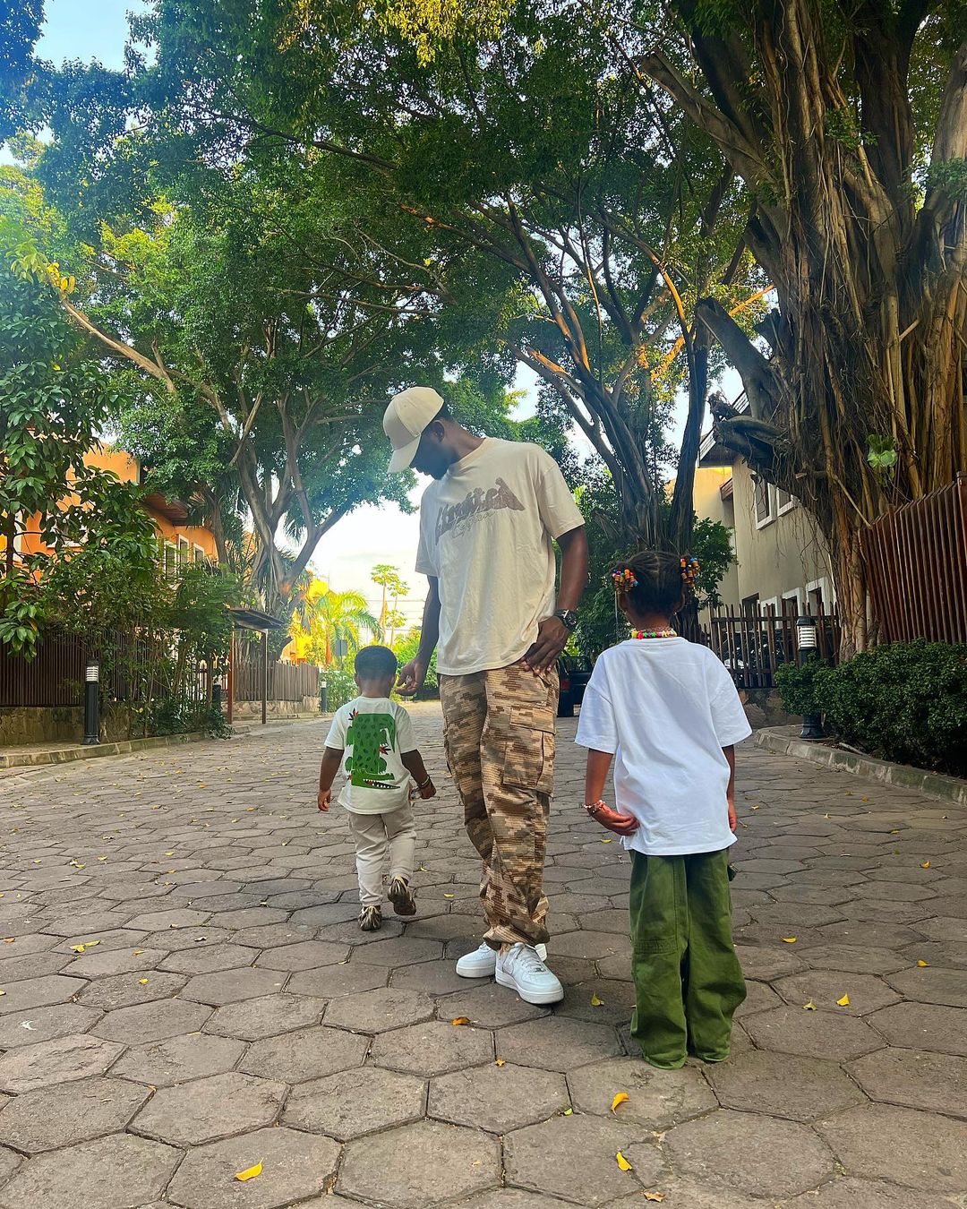 Le prince Dadju avec sa femme et ses enfants - Nollymove