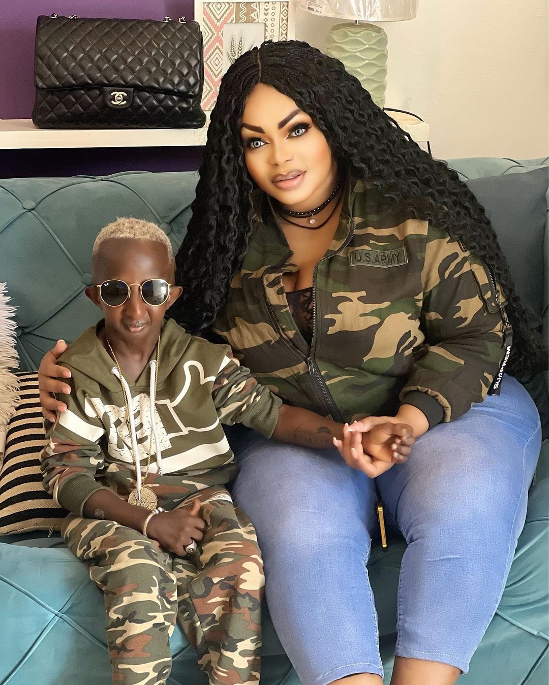 Grand P et sa copine, Eudoxie Yao - Nollymove