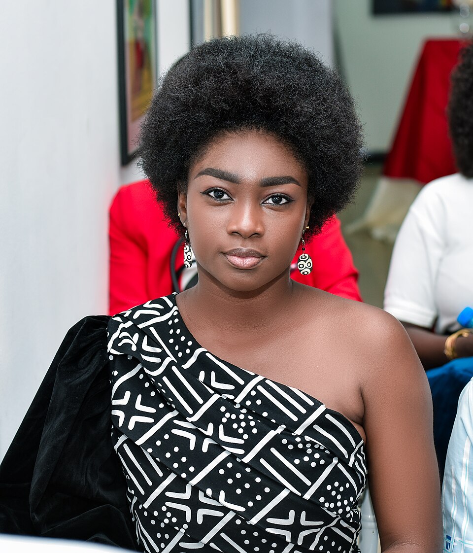 Hortavie Mpondo : L'actrice la plus naturelle et la simple du Cameroun - Nollymove