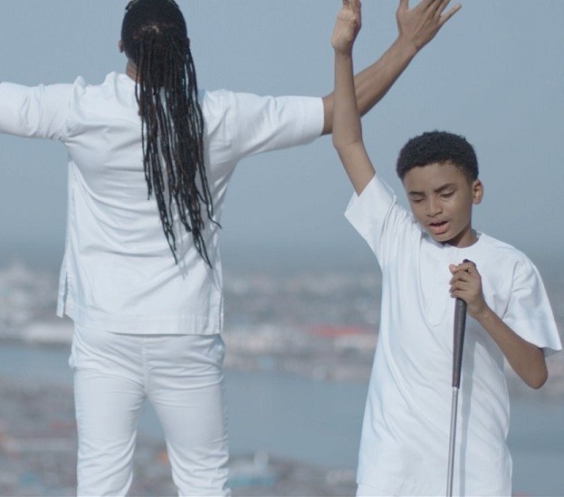 Flavour vient d'arriver aux Etats-Unis avec son fils adoptif Semah G ...