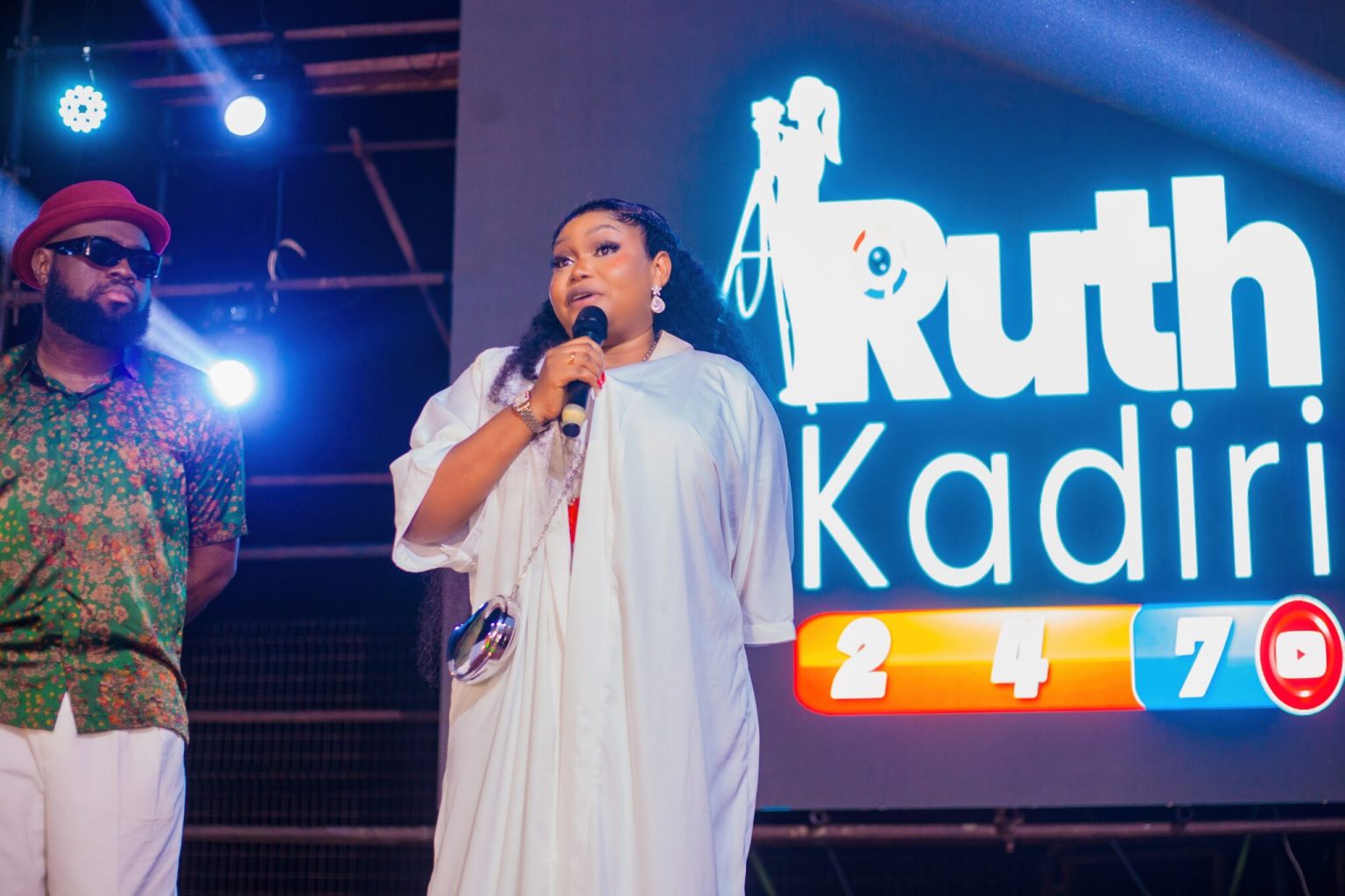 L’actrice Ruth Kadiri organise une fête de fin d’année pour son staff ...