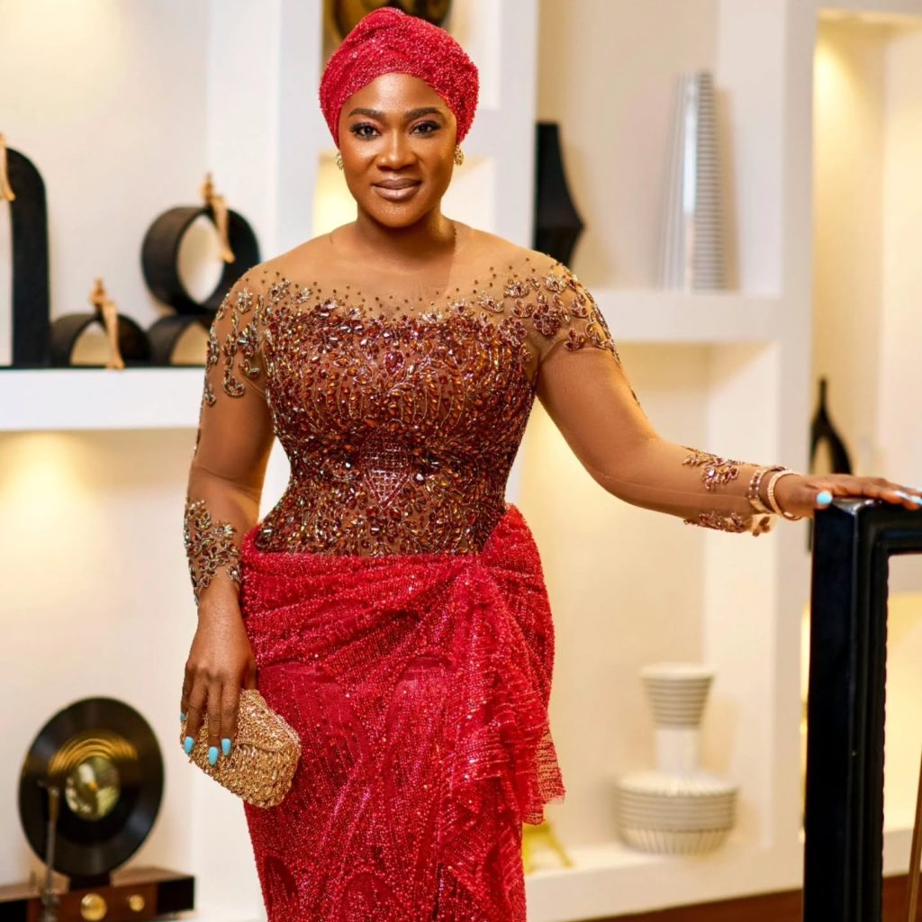 Il se passe quoi réellement entre Mercy Johnson et Destiny Etiko ...